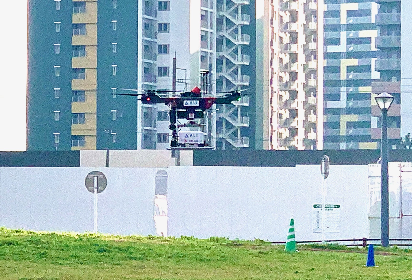 幕張新都心で2機同時飛行を遠隔管理 上空での一時停止、すれ違いなども実験 | DroneTribune (ドローントリビューン)