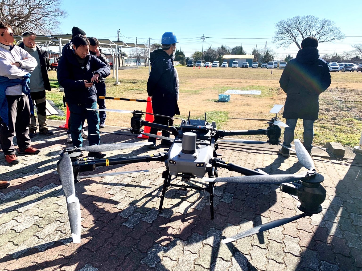 セキド、DJIの物流機FlyCart30を実演 25㎏を吊り下げ安定運搬 | DroneTribune (ドローントリビューン)