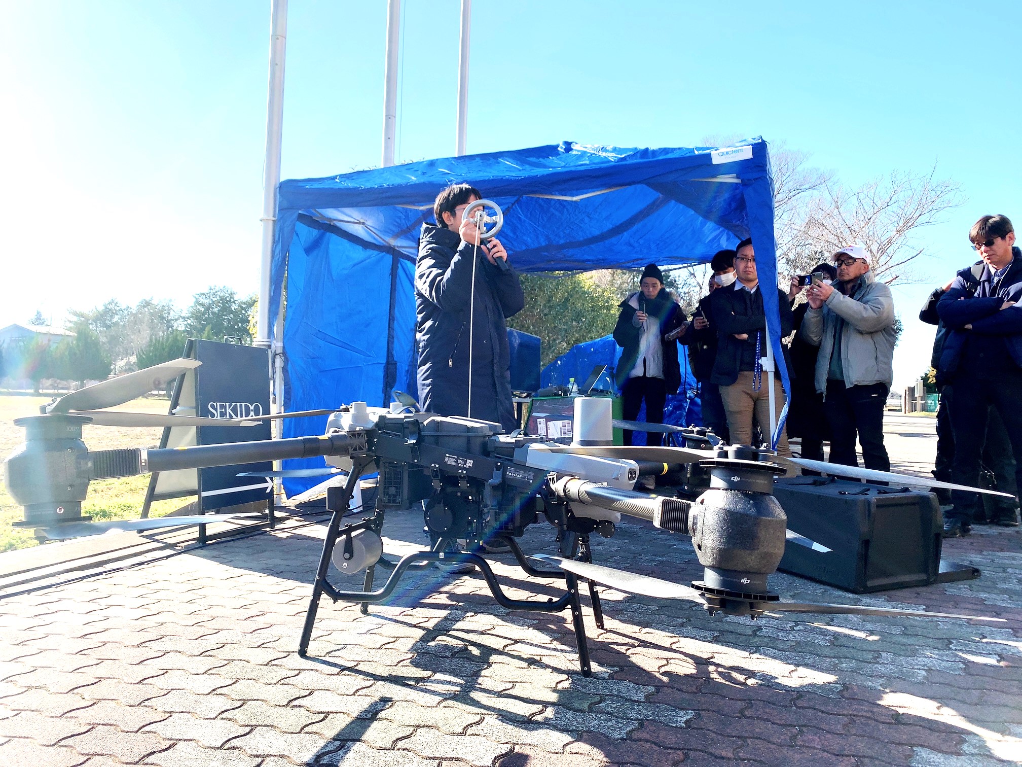 セキド、DJIの物流機FlyCart30を実演 25㎏を吊り下げ安定運搬 | DroneTribune (ドローントリビューン)