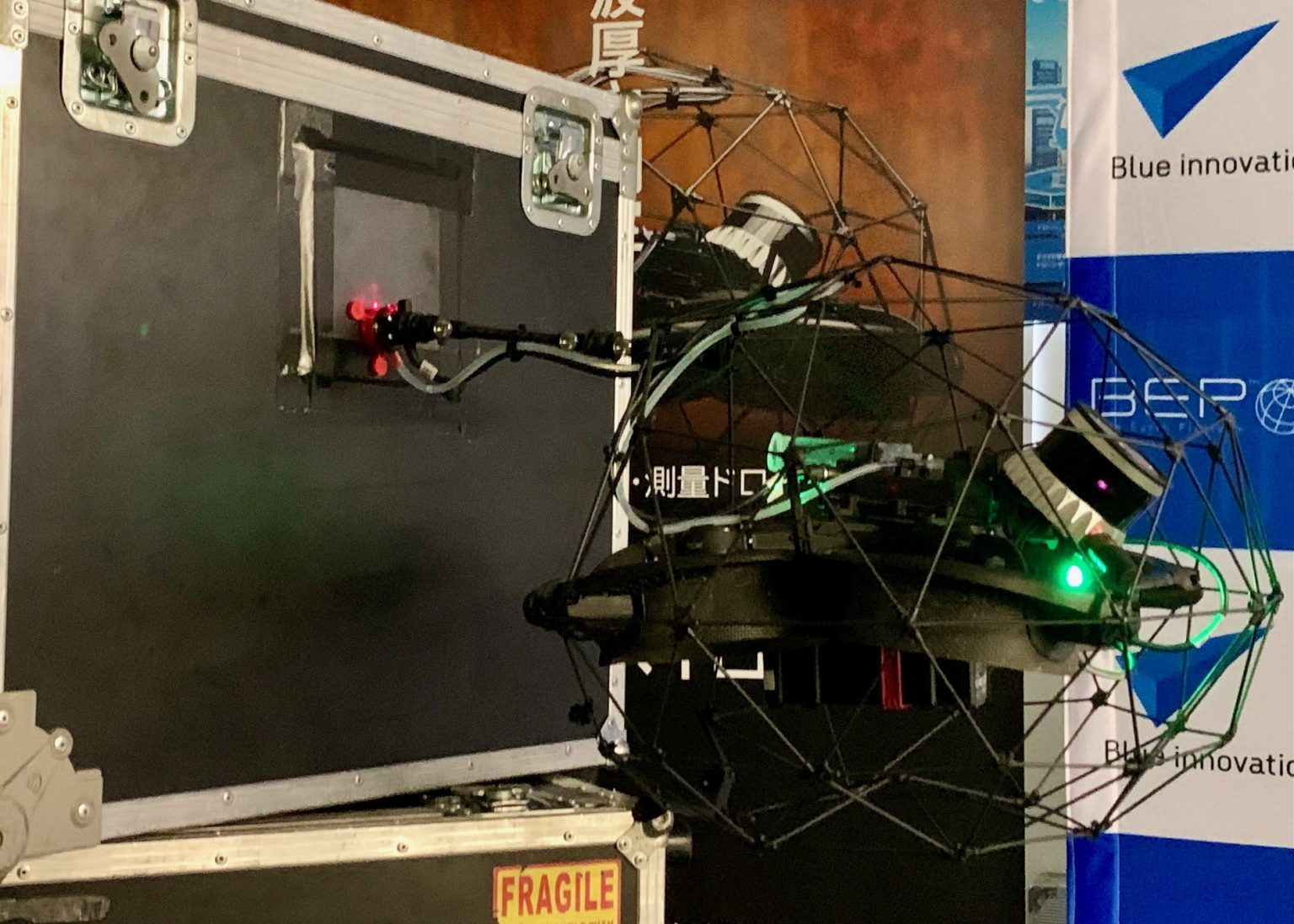 ブルー、5月7日のサービス開始表明 飛んでくっついて壁厚を超音波測定する「ELIOS3用UT検査ペイロード」 | DroneTribune (ドローントリビューン)